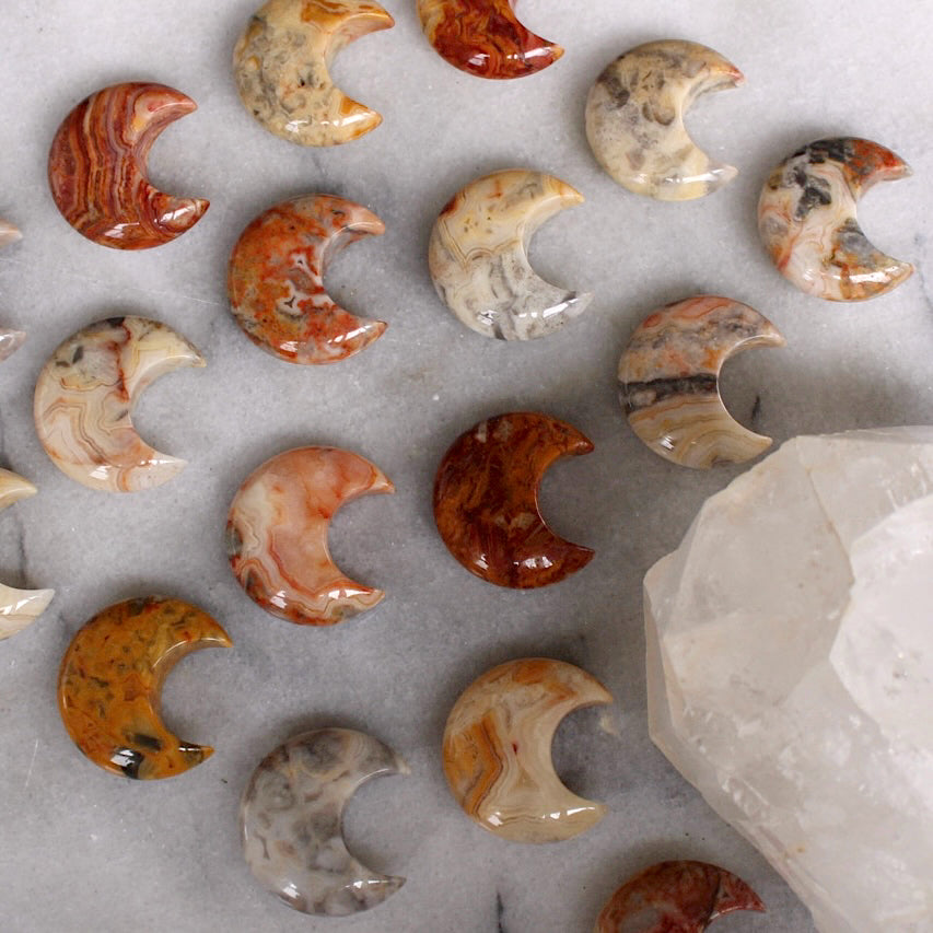 Crazy Lace Agate Moon – Pebble House