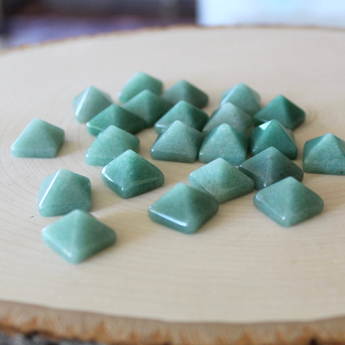 Aventurine Mini Pyramid – Pebble House